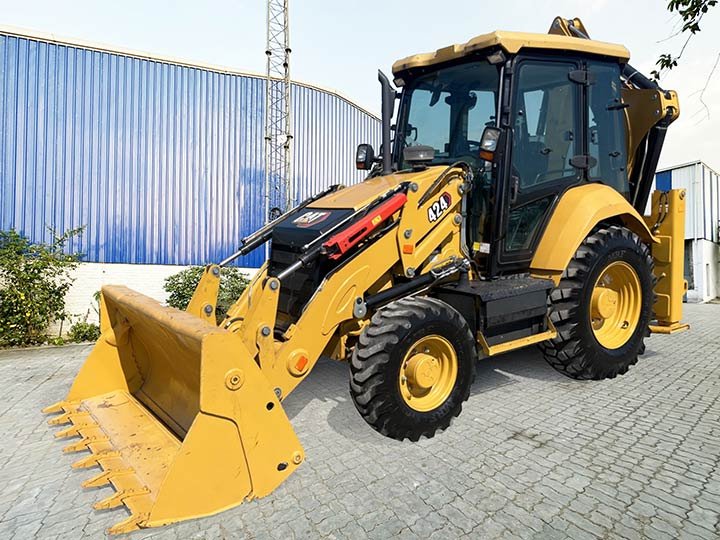 Cat® Backhoe Loader – THANUNCHAI 111 LIMITED PARTNERSHIP